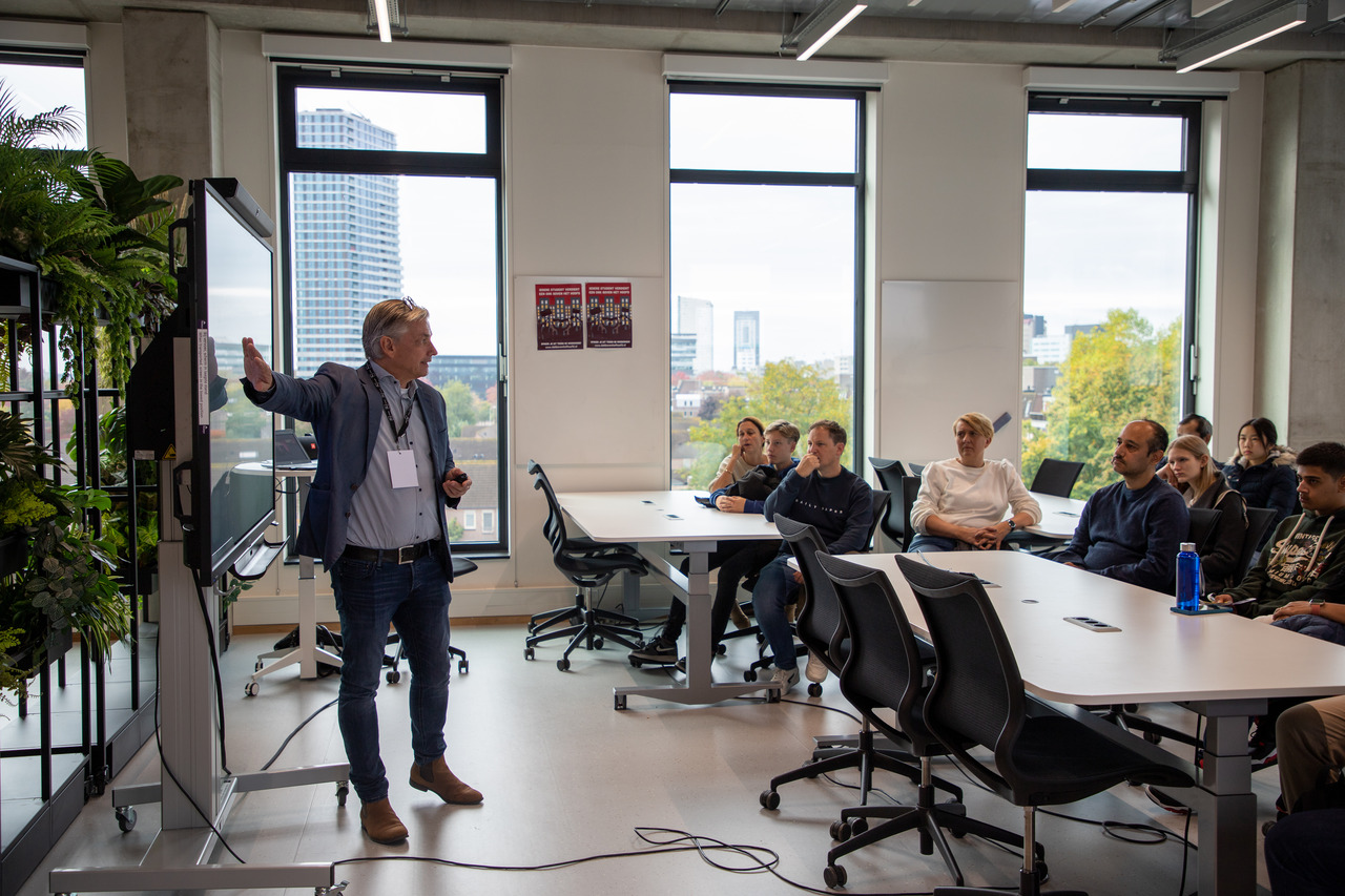 Fontys InnovationLab | Fontys ICT explores launch of new Lectorates