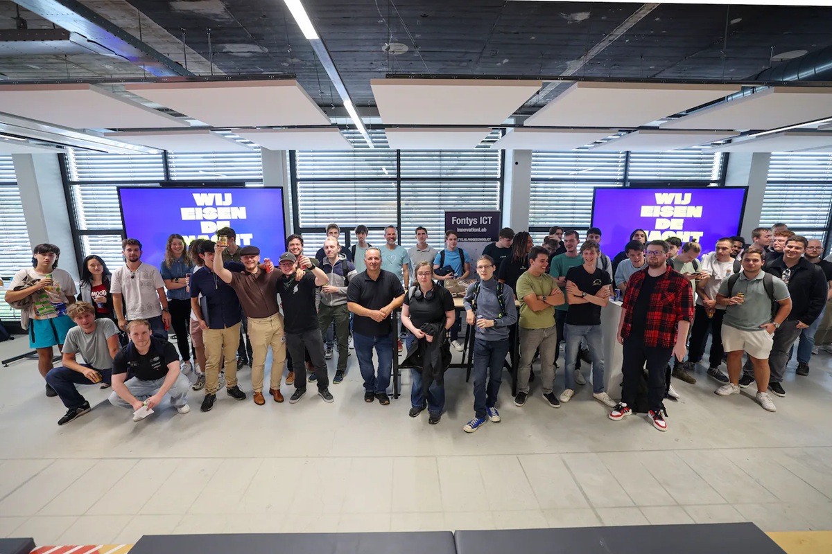 Fontys InnovationLab | ICT students 'hack the night'